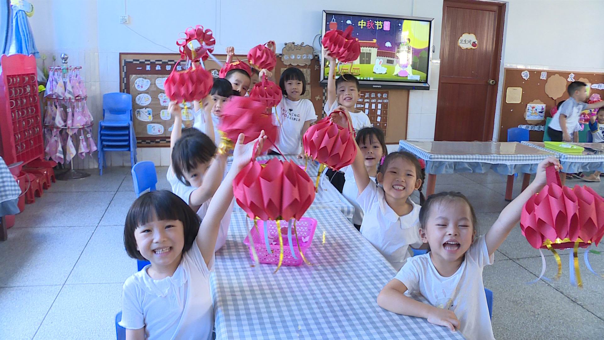 【我们的节日 • 中秋节】客家娃过中国节！龙川县直属机关幼儿园老师幼儿开心过节～ 圆点直播